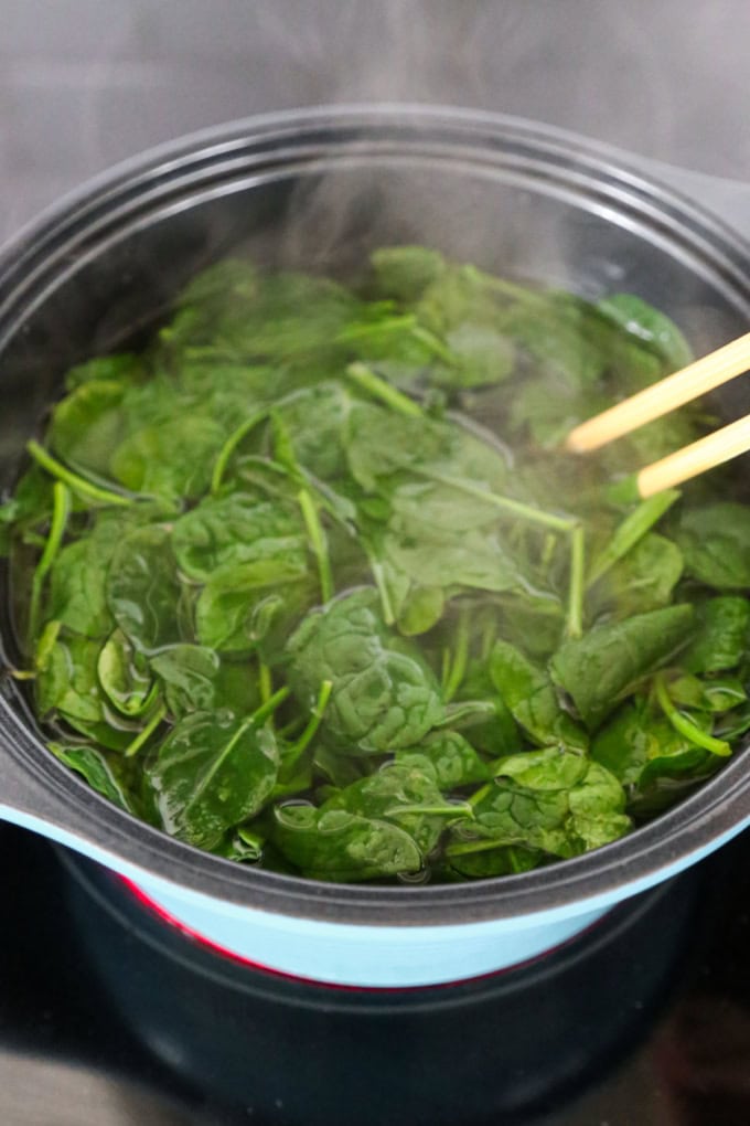 Korean Spinach Side Dish (Sigeumchi Namul) | Pickled Plum