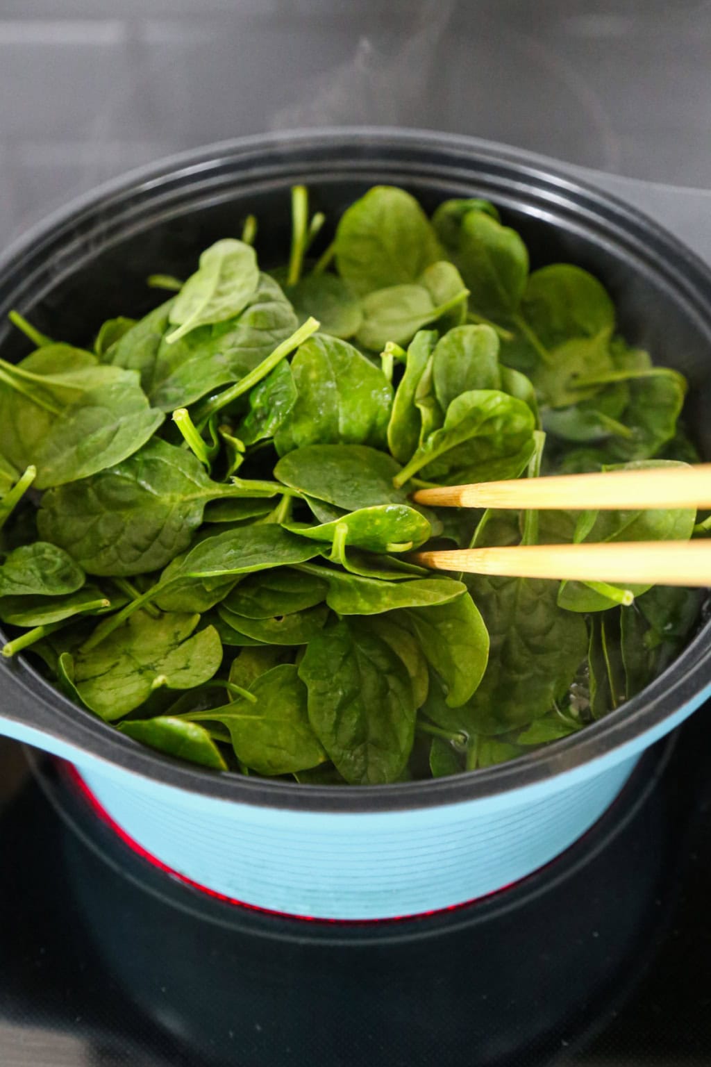 Korean Spinach Side Dish (Sigeumchi Namul) | Pickled Plum